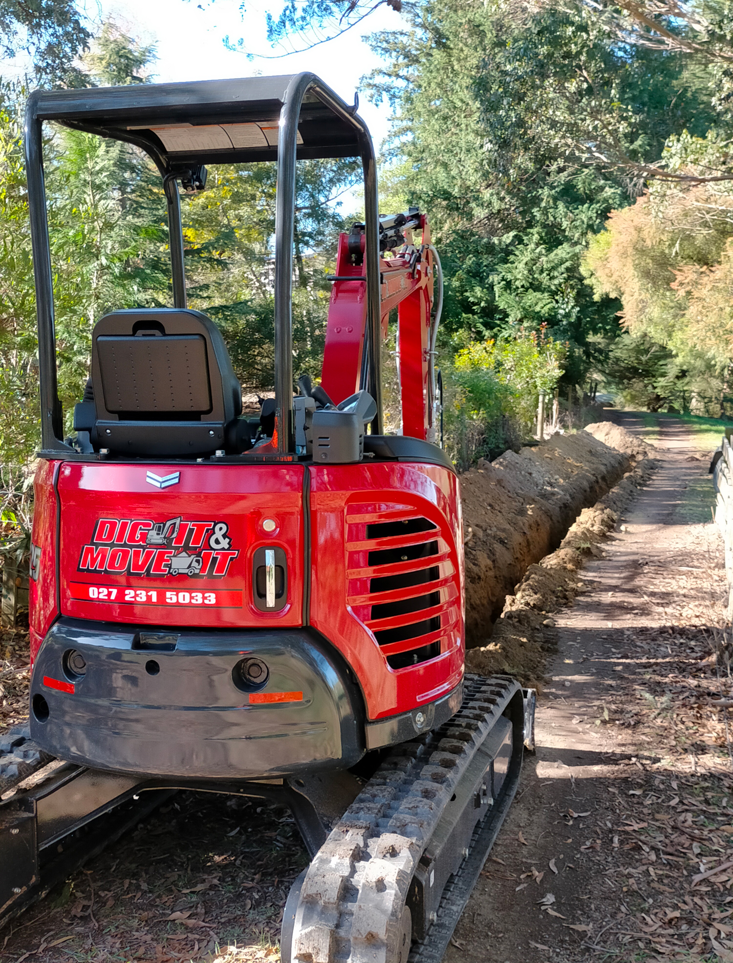 DIG IT and MOVE IT. Digger & Truck Hire, Nelson, Tasman.